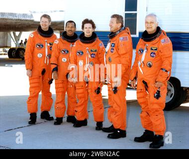 (29 April 1990) --- The Space Shuttle Discovery makes a smooth landing ...