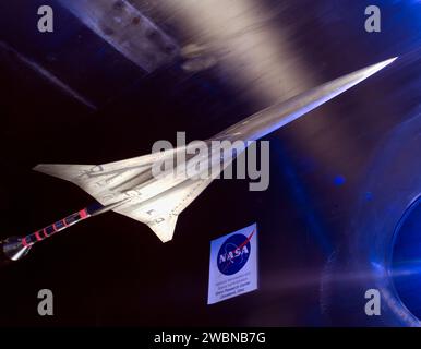 NASA GLENN/NASA LANGLEY LOADS COMPARISON TEST WITH 6 COMPONENT FORCE ...