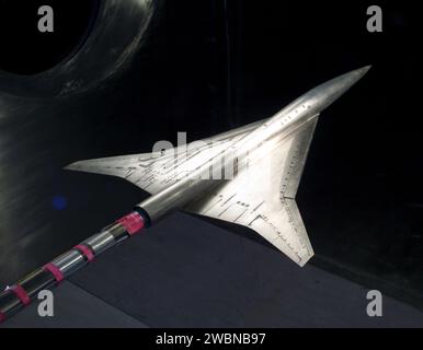 NASA GLENN/NASA LANGLEY LOADS COMPARISON TEST WITH 6 COMPONENT FORCE ...