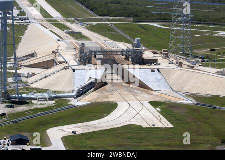 CAPE CANAVERAL, Fla. – Construction of the towers on Launch Pad 39B at ...