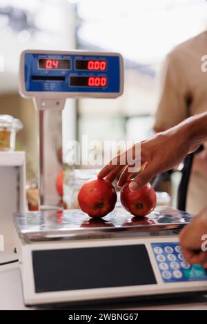 Hand weighing scale used by fruit and vegetable sellers Pune ...