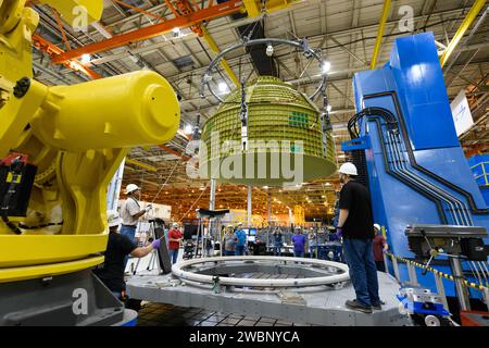 Lockheed Martin technicians at NASA's Michoud Assembly Facility in New ...