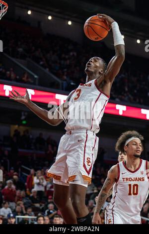 Southern California forward Vincent Iwuchukwu (3) soots against ...