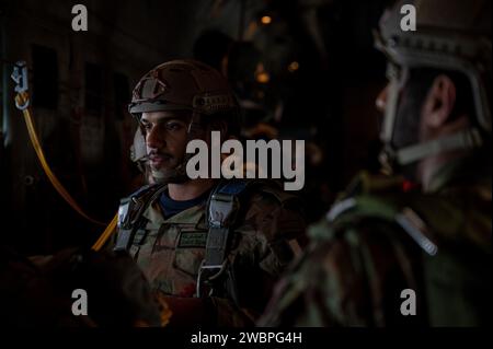 Qatari Joint Special Forces operators board a C-130J Super Hercules ...