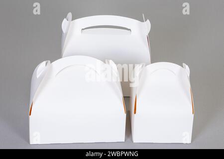 three white blank closed pastry cupcake box mockup Stock Photo - Alamy