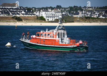 Olivaus SNSM rescue boat at Sainte-Evette harbour, Audierne-Esquibien ...