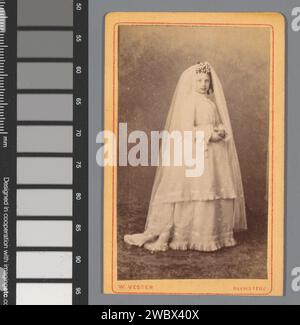 Portrait of an unknown girl in a communion dress Stock Photo - Alamy