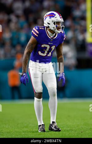 Buffalo Bills defensive back Rasul Douglas (31) lines up for the snap ...