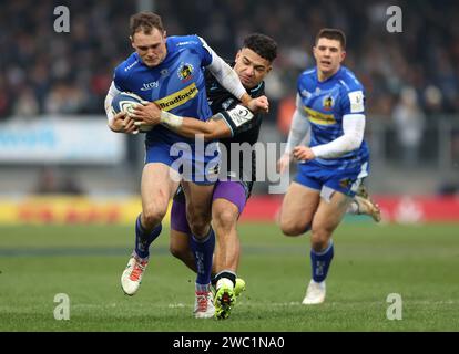 Exeter Chiefs' Tom Wyatt tackled by Glasgow Warriors' Sione Tuipulotu ...