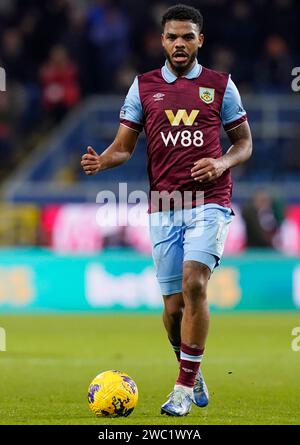 Burnley, UK. 12th Jan, 2024. Johann Gudmundsson of Burnley tussles with ...
