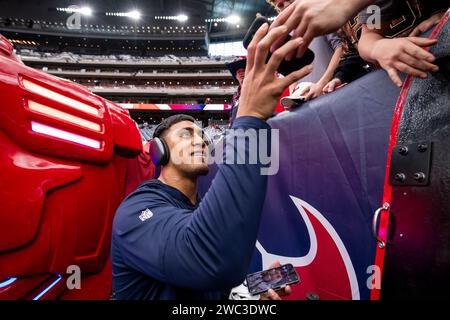 Houston Texans linebacker Henry To'oto'o (39) is introduced before an ...
