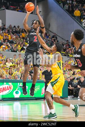 Cincinnati Bearcats guard Jizzle James (2) dribbles during an NCAA ...
