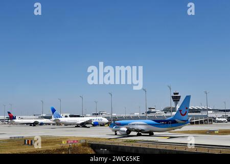 TUI Boeing 737-800 taxiing Stock Photo - Alamy