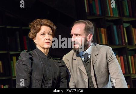 Linda Emond (Aline Solness), Ralph Fiennes (Halvard Solness) in THE ...