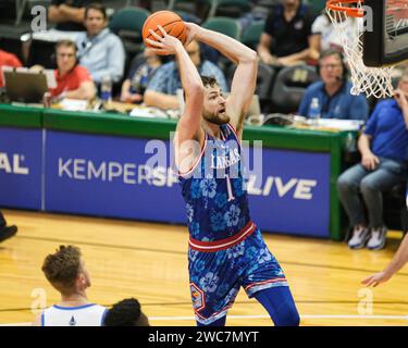 Kansas center Hunter Dickinson dunks the ball during the first half of ...
