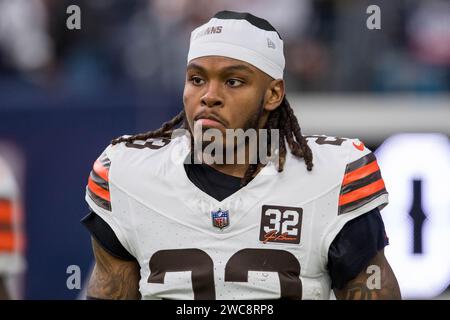 Cleveland Browns cornerback Martin Emerson Jr. (23) runs with ball ...