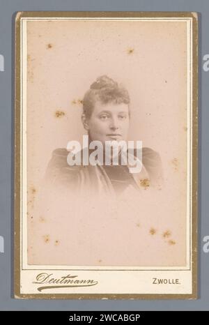 Portrait of a woman, Franz Wilhelm Heinrich Deutmann, 1865 - 1905 Photograph. visit card This ...