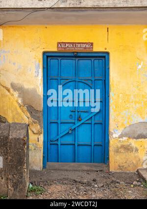Street scene with blue door, Matancherry, Jew Town, Cochin, Kerala ...