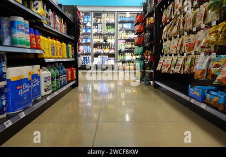 Interior of an HEB Fresh Bites convenience store (bread aisle ...