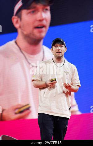 Youtuber Rezo bei seinem Vortrag Exposed: Wie Influencer ihre ...