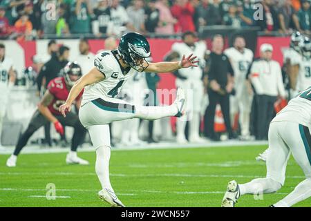 Philadelphia Eagles kicker Jake Elliott (4) kicks a field goal against ...