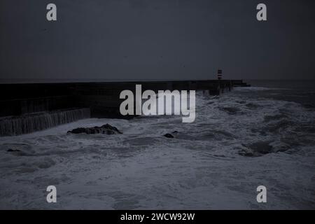 Overcast stormy day in the Douro river mouth Stock Photo - Alamy