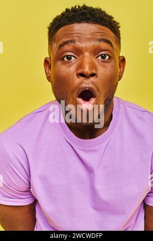 Photo of young handsome shocked amazed surprised man in glasses ...