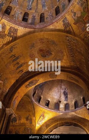 Biblical painted ceiling with gilt, St. Marks Basilica, Venice Stock ...