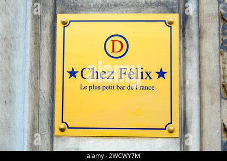 France, Paris, Chez Felix, smallest bar in France Stock Photo - Alamy
