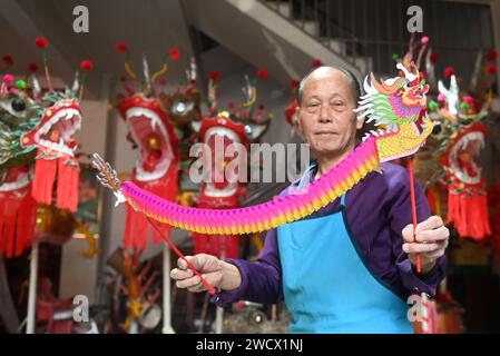 (240117) -- BINYANG, Jan. 17, 2024 (Xinhua) -- Craftsman Zou Yute makes ...