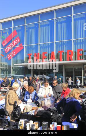 France, Nord, Dunkirk, Place du Général de Gaulle, Saturday market ...