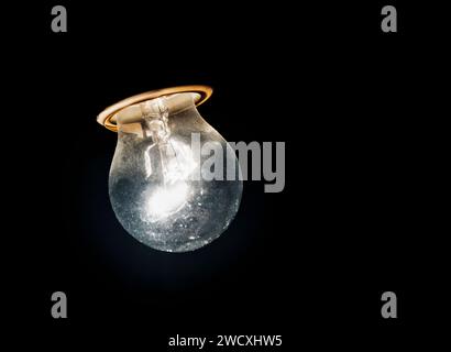 round light bulb shines in the darkness Stock Photo - Alamy