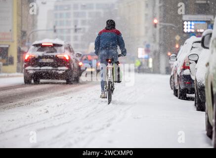 Bonn, Germany. 17th Jan, 2024. People walk through the city center in ...