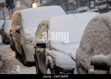 Bonn, Germany. 17th Jan, 2024. People walk through the city center in ...