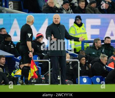 Everton assistant manager Steve Round (left), physio Dominic Rogan (2nd ...
