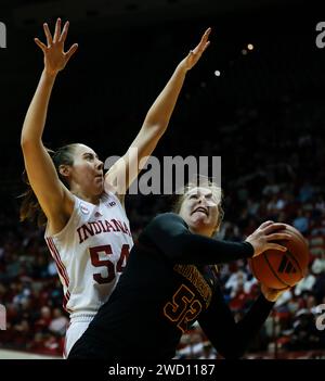 Minnesota center Sophie Hart (52) prepares to take a shot as Michigan ...