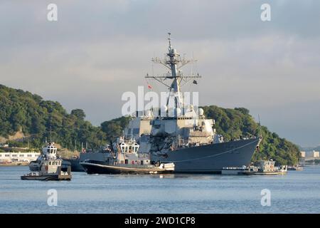 USS Fitzgerald, an Arleigh Burke-class destroyer, conducts ...