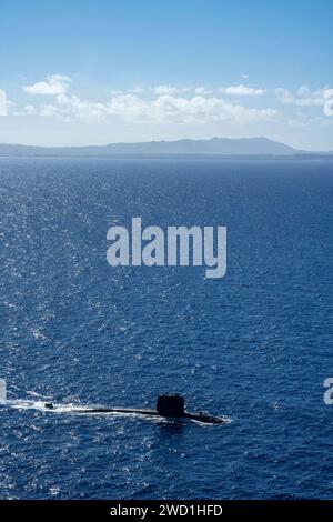 The French Navy Rubis-class nuclear powered submarine FS Emeraude off ...