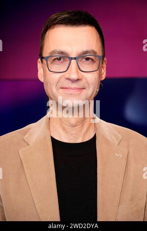 Alexander Kissler in der ARD-Talkshow maischberger im Studio Berlin ...