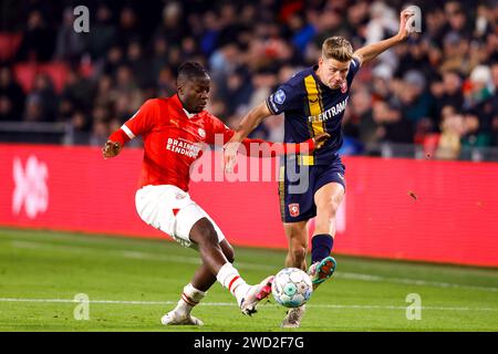 EINDHOVEN - (l-r) Johan Bakayoko of PSV Eindhoven, Gijs Smal of ...