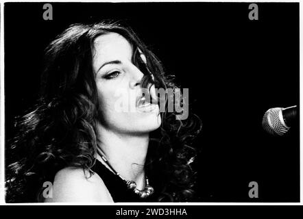 OUI 3, CARDIFF BIG WEEKEND, 1994: Blair Booth of Oui 3 playing at ...