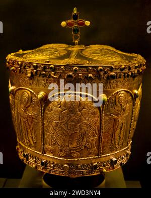 Mitre of the Pontic Archbishop of Amida Agathangelos ,1739, Benaki ...