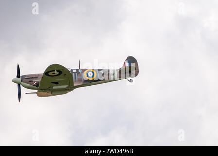Spitfire WW2 fighter plane Stock Photo - Alamy