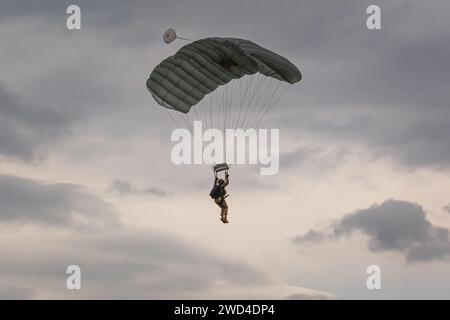 Polish special forces JW AGAT tactical HALO paradrop at NATO days ...