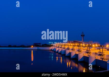 Street lights on Saemangeum Seawall, a man made dike in South Korea ...