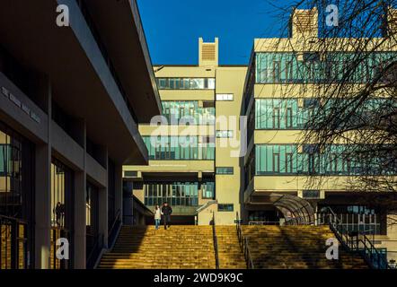 Edward Boyle Library on left, University of Leeds, West Yorkshire ...