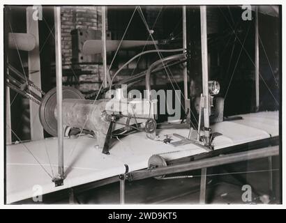 1903 Wright Flyer engine section view 2 Stock Photo - Alamy