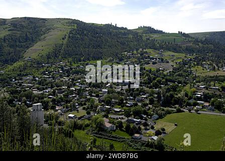 JULIAETTA/IDAHO /USA- Residential areas and hill soundin juliaetta ...