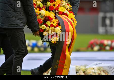 Bild zeigt: Hereinbringen der Kränze zum Gedenken an Franz Beckenbauer ...