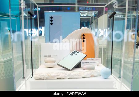 Samsung Galaxy S24, Jan 19, 2024 : People try out Samsung Electronics' Galaxy S24 series ...